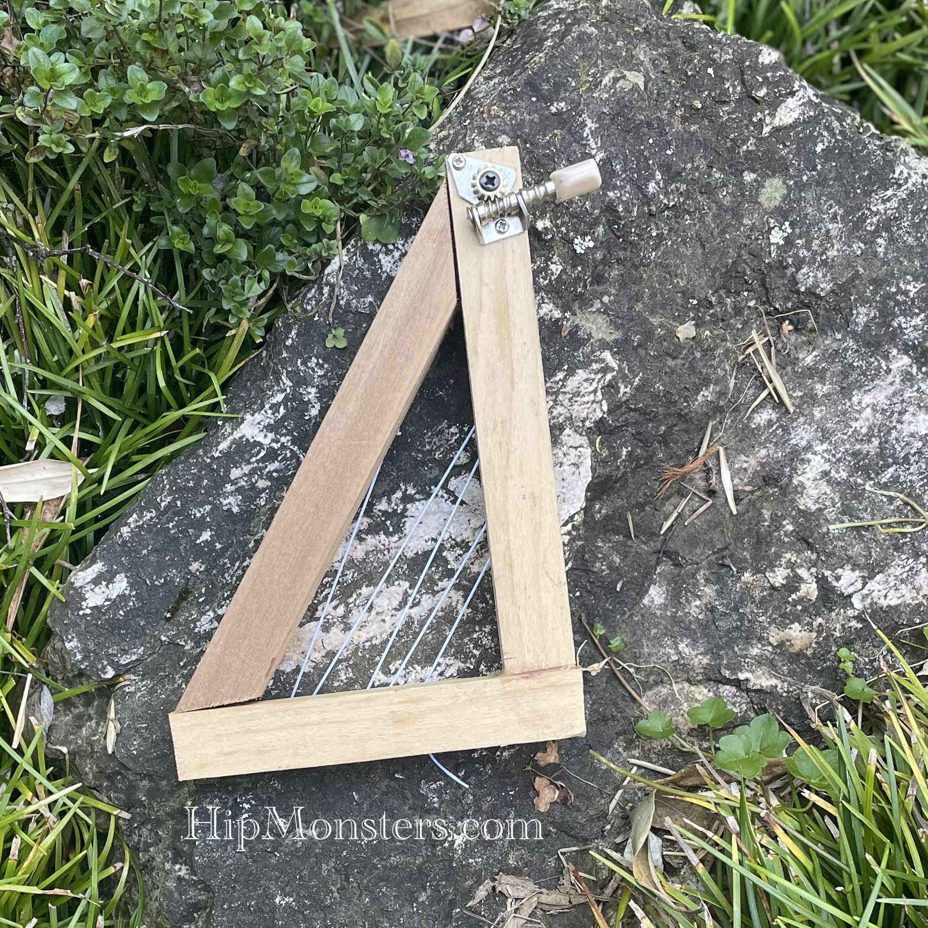 Small Wooden Harp - HipMonsters